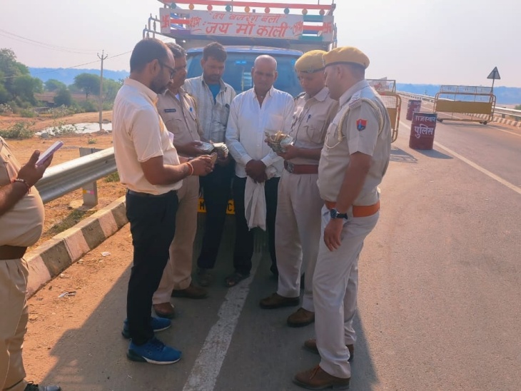 Amount of Rs 5 lakh 68 thousand seized in Karauli Mandrayal and Karauli ...