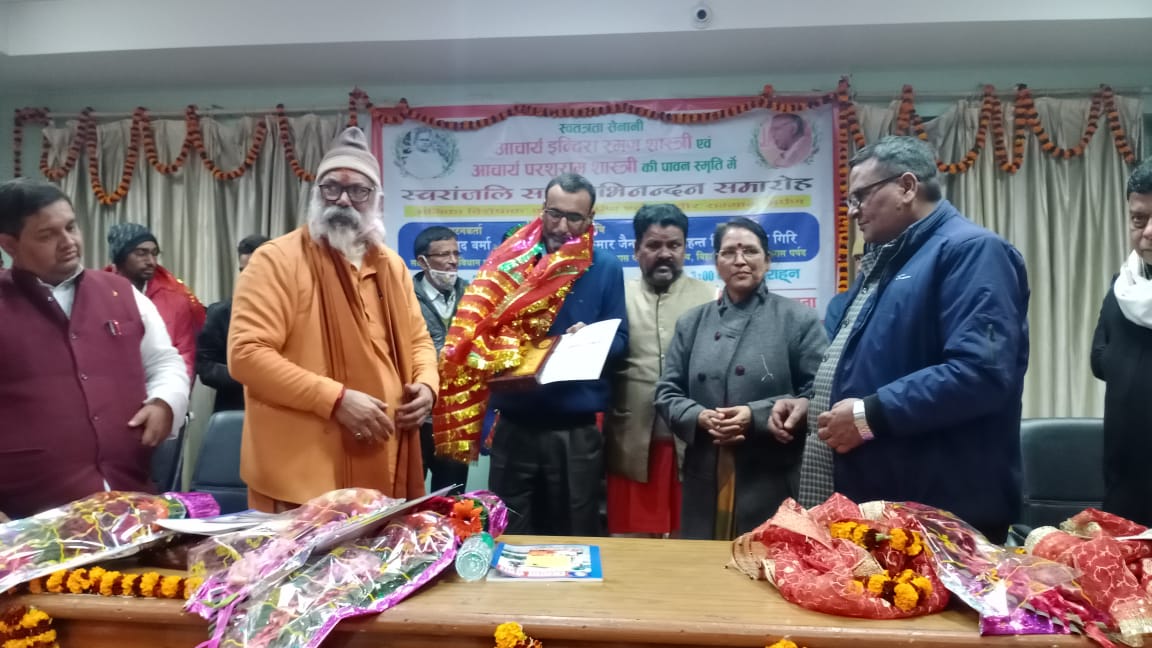 Dr. Naveen Jha of Pupri honored with Bihar Gaurav Samman in Varanasi ...