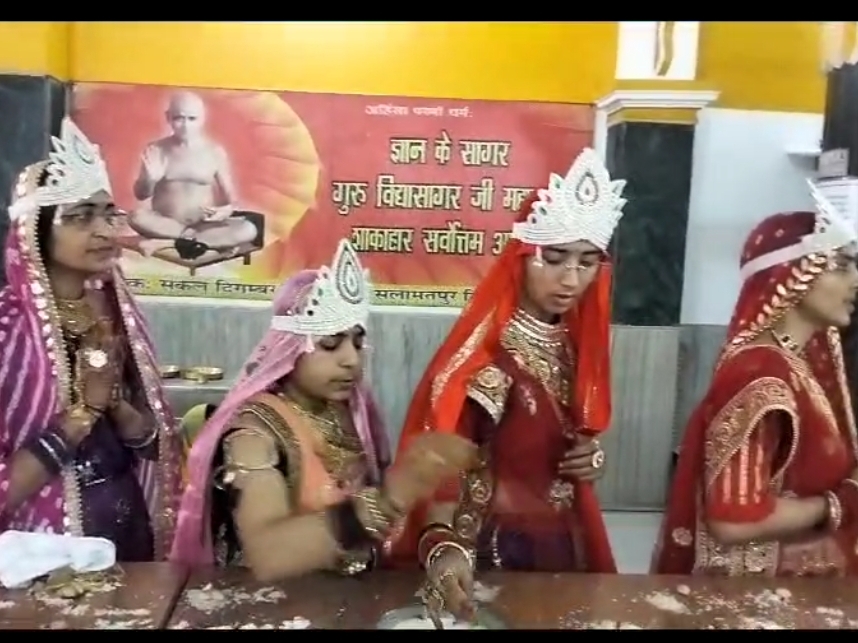 Four girls of Jain community left the worldly life and adopted the path ...