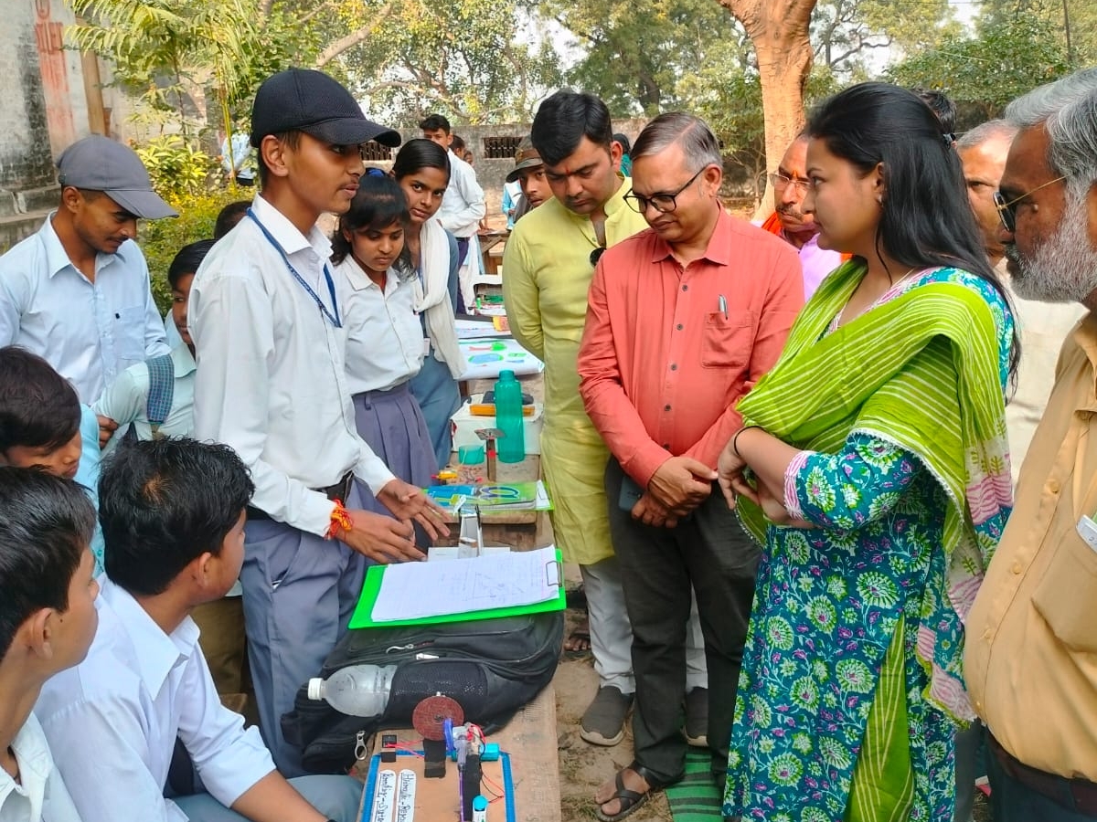 Science exhibition winners awarded | विज्ञान प्रदर्शनी के विजेता हुए ...