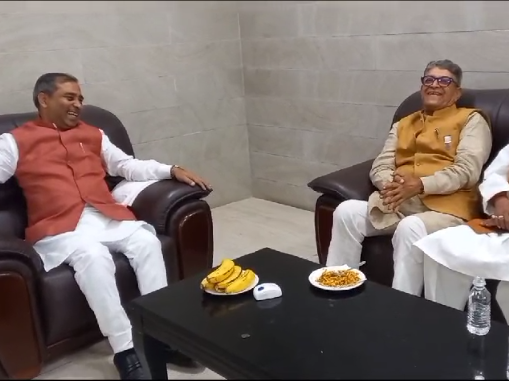 PWD minister arrived in Ayodhya before the cabinet meeting. | बृजेश ...