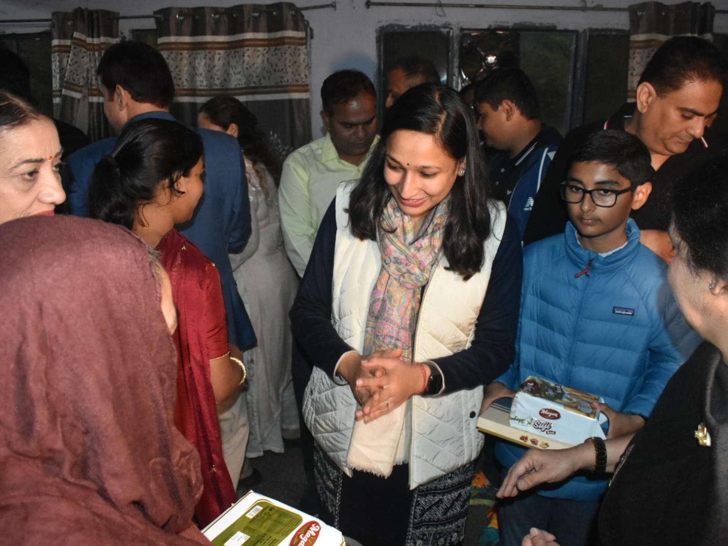 Hoshiarpur DC Komal Mittal celebrated Diwali with elders | होशियारपुर ...