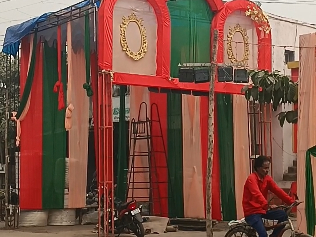 The decorated court of Mahamai in the settlement | बस्ती में महामाई का ...