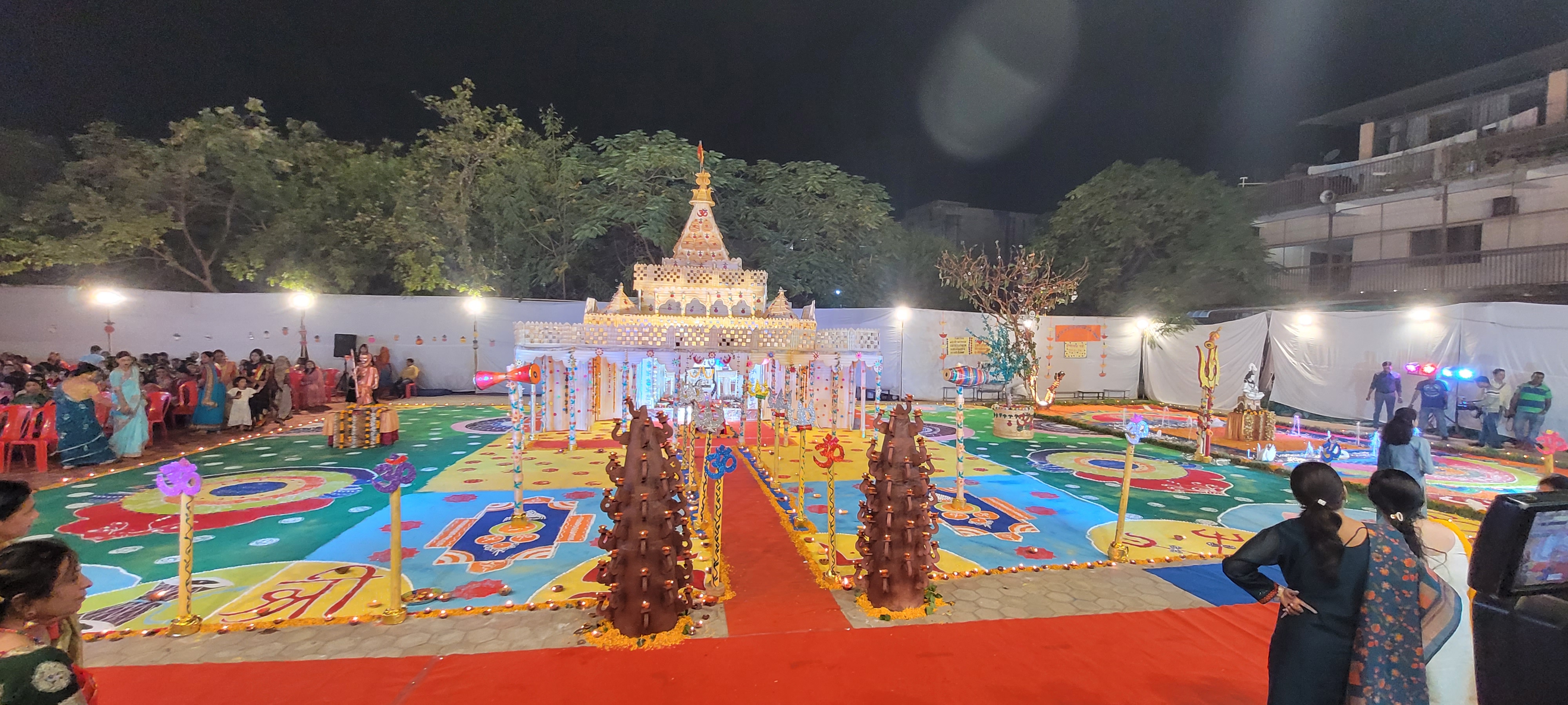 With the hard work of 100 teachers and children, the tableau of Mahakal ...