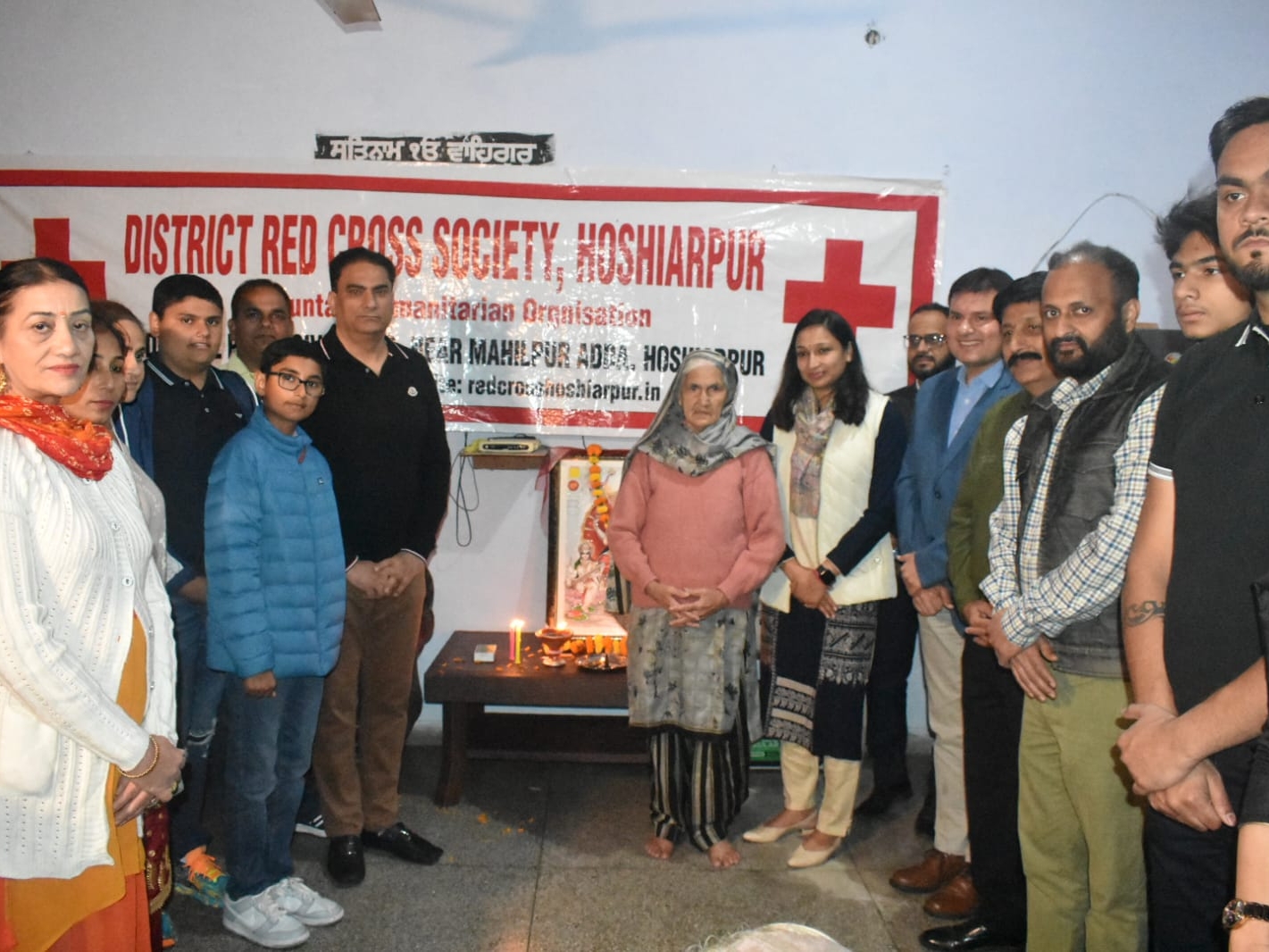 Hoshiarpur DC Komal Mittal celebrated Diwali with elders | होशियारपुर ...