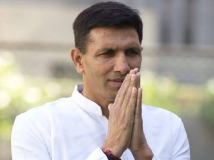 Young man standing in the mud to welcome Jeetu Patwari | जीतू पटवारी का ...