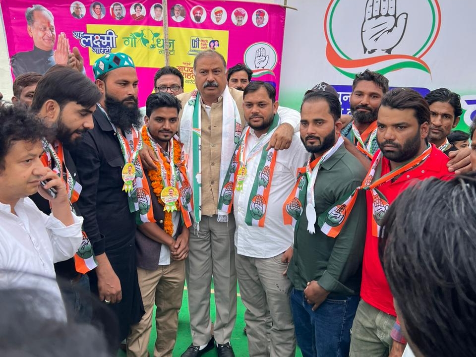 Many BJP workers of Adarsh Nagar join Congress | आदर्श नगर के कई भाजपा ...