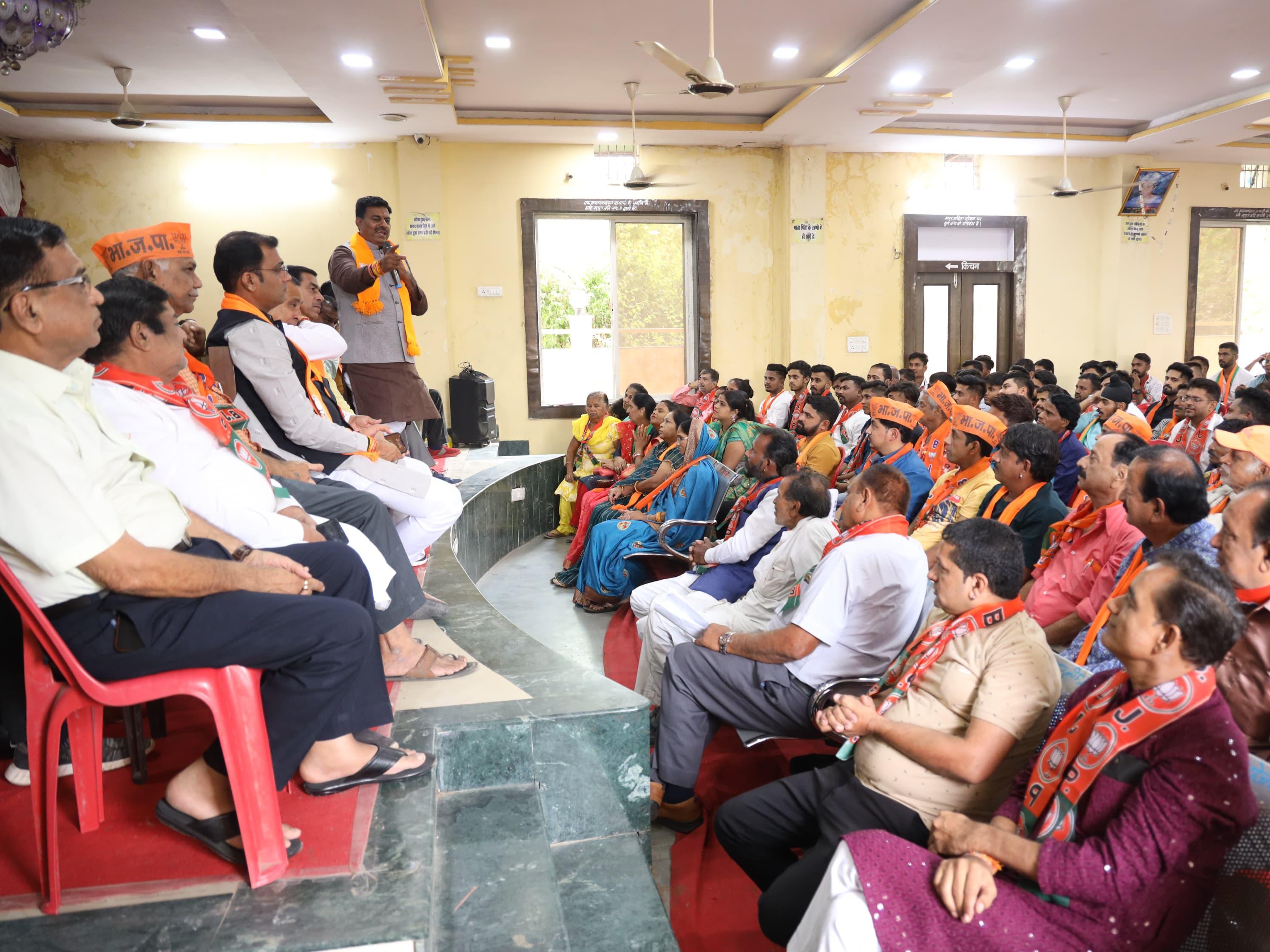 Public relations of Bhopal's BJP candidate Rameshwar Sharma continues.