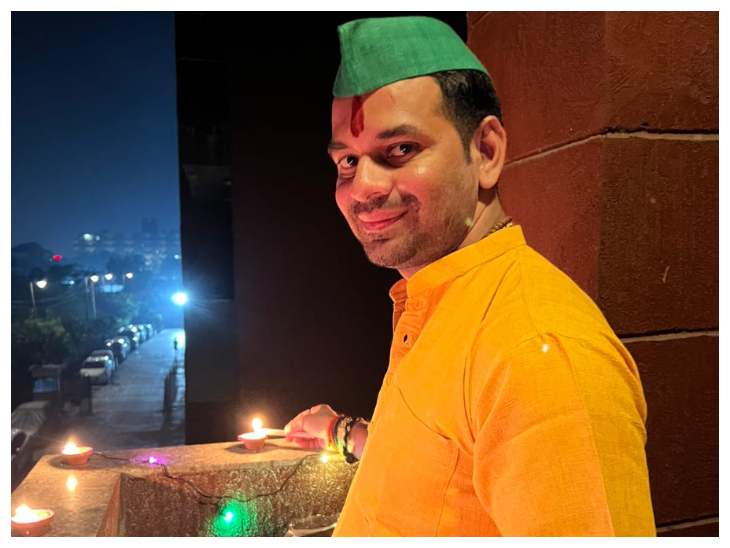 Katyayani seen in Dada Lalu Prasad's lap during Diwali; lalu family ...