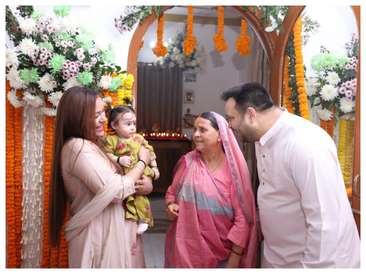 Katyayani seen in Dada Lalu Prasad's lap during Diwali; lalu family ...