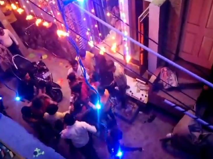 Fight between two parties over burning of firecrackers Video goes viral ...