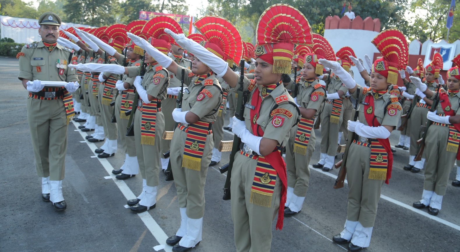 Border Security Force passing out parade in Khadkan 587 women new ...
