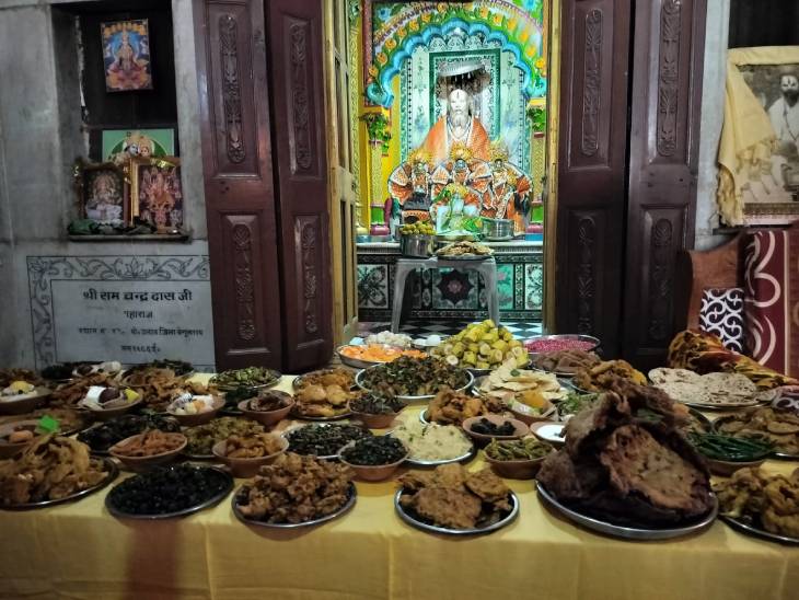 Annakoot Mahotsav today in a thousand temples of Ayodhya.Ayodhya ...