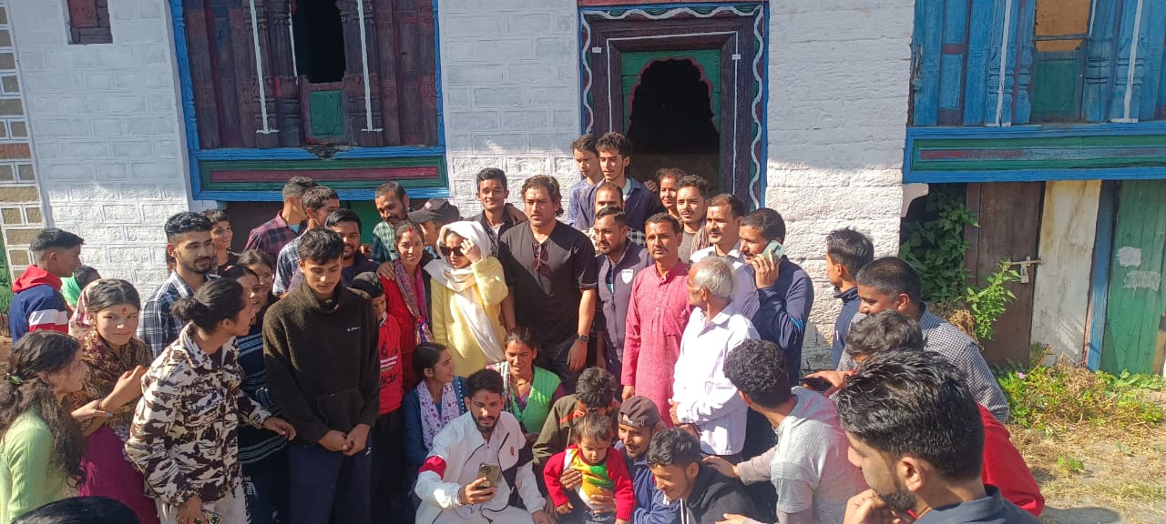 Dhoni reached his native village Lwali