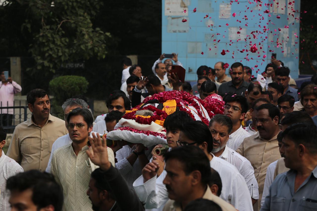Subrata Roy Funeral LIVE Photos Update | Lucknow Shamshan Ghat