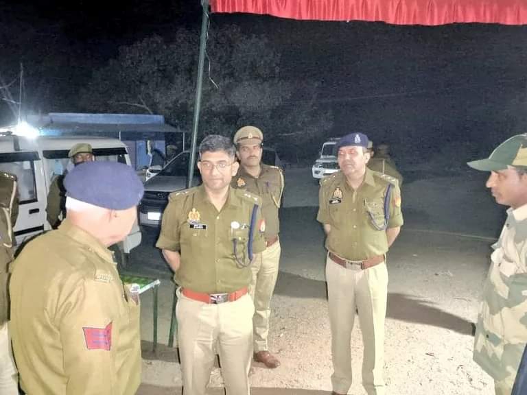 Voting in Madhya Pradesh, police force deployed on UP-MP border