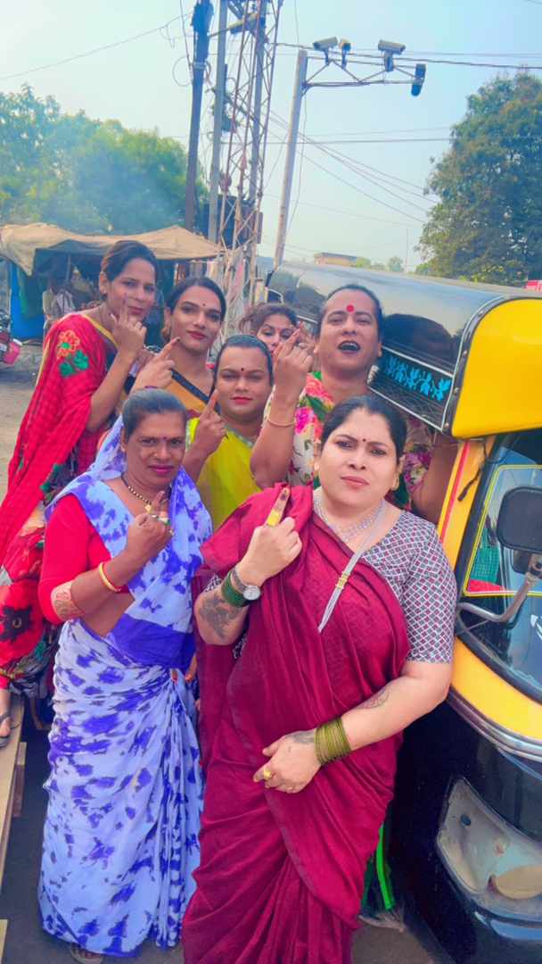 See Harda's voting in pictures | तस्वीरों में देखिए हरदा का मतदान ...