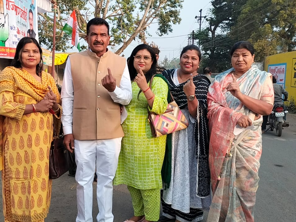 Voting begins on 4 assembly seats of Barwani district | बड़वानी जिले ...