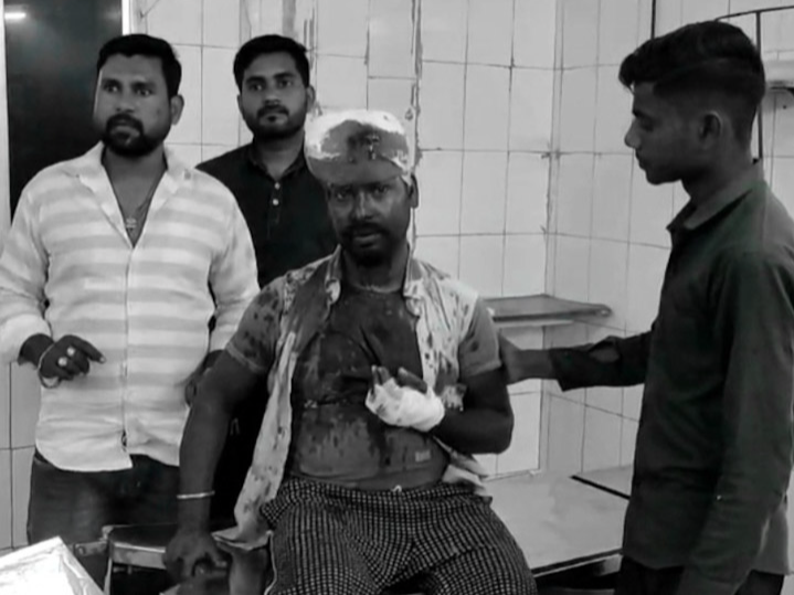 Beating uncle and nephew with sticks | चाचा-भतीजे की लाठी-डंडे से पिटाई: लड़की से जबरन बात करने ...