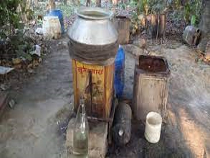 Karnal Police strict regarding illegal liquor, raids in 3 villages of Assandh, huge quantity of ...