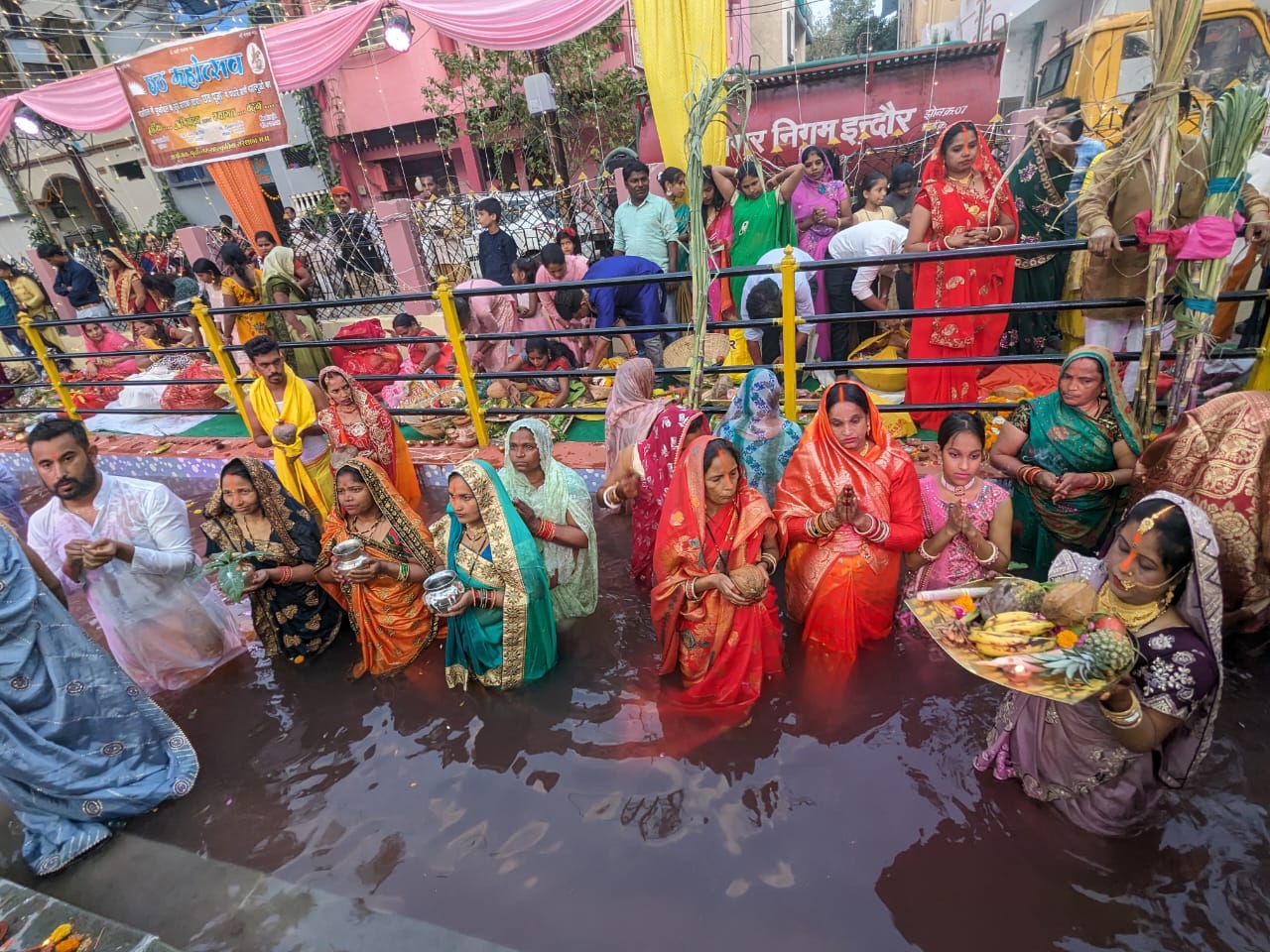 Thousands of devotees from Bihar and Purvanchal offered prayers to the ...