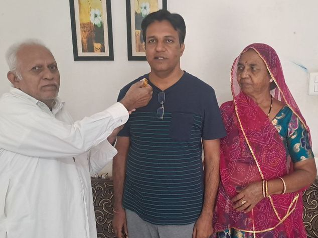 Prepared and became a father with his 21 year old son | बेटे के साथ ...