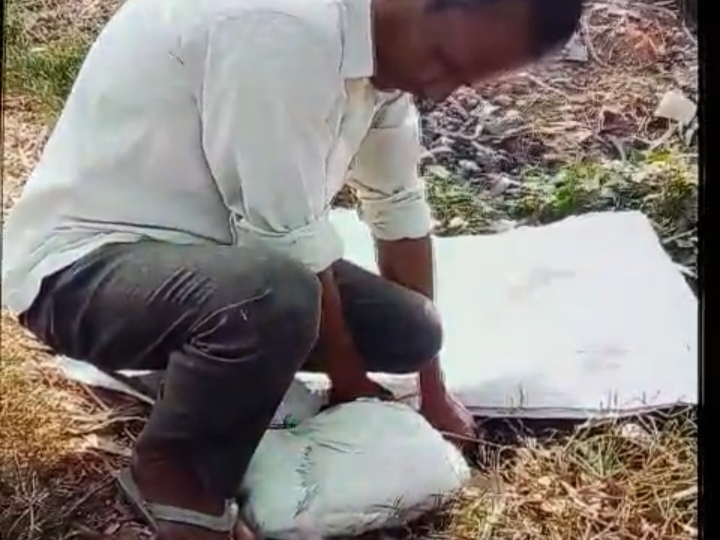 Rooster slaughtered openly in Badaun | बदायूं में खुलेआम काटा मुर्गा: पशुप्रेमी ने दर्ज करवाया ...