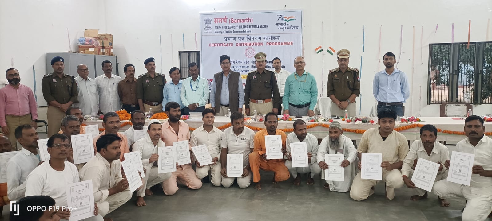 300 prisoners of Varanasi Central Jail are proficient in silk dyeing ...