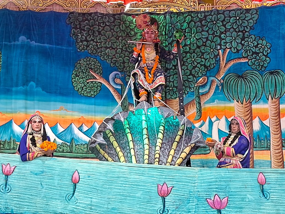 Lord Krishna killed the poisonous snake Kaliya. | विषधर कालिया नाग का ...