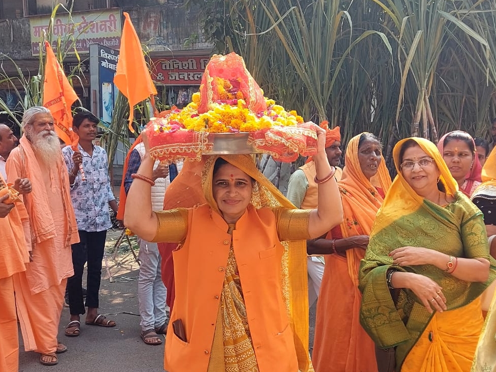 Yatra of Akshat Kalash from Ayodhya started in Harda | हरदा में निकली ...