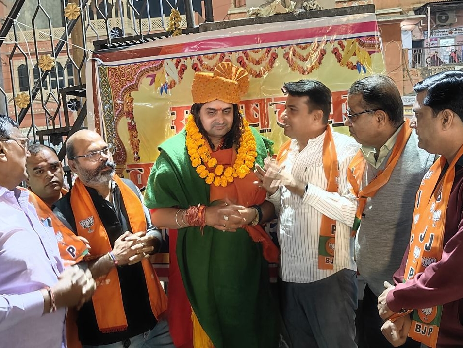 Subhash Chowk traders supported Bal Mukundacharya | सुभाष चौक ...