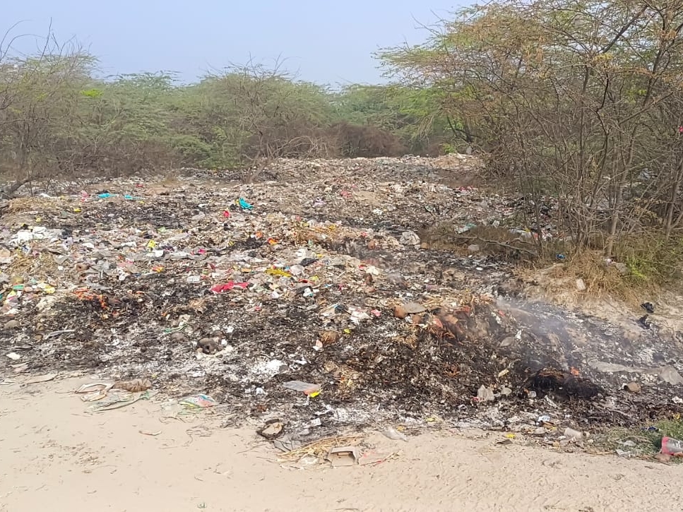 Garbage being dumped on public roads in Hardoi | हरदोई में सार्वजनिक ...