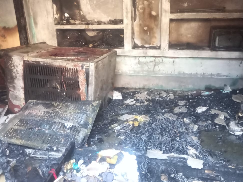 House caught fire due to short circuit in Ayodhya | अयोध्या में शार्ट ...
