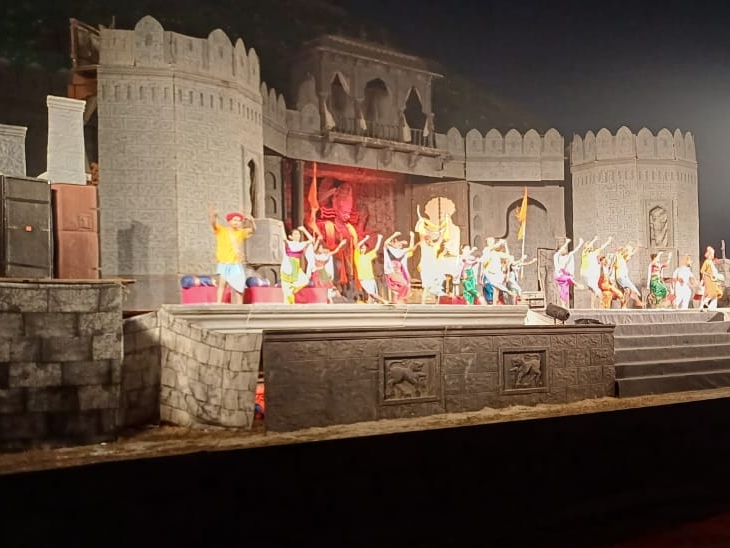 Unique play 'Janata Raja' staged in Kashi | काशी में अनोखे नाटक 'जाणता ...
