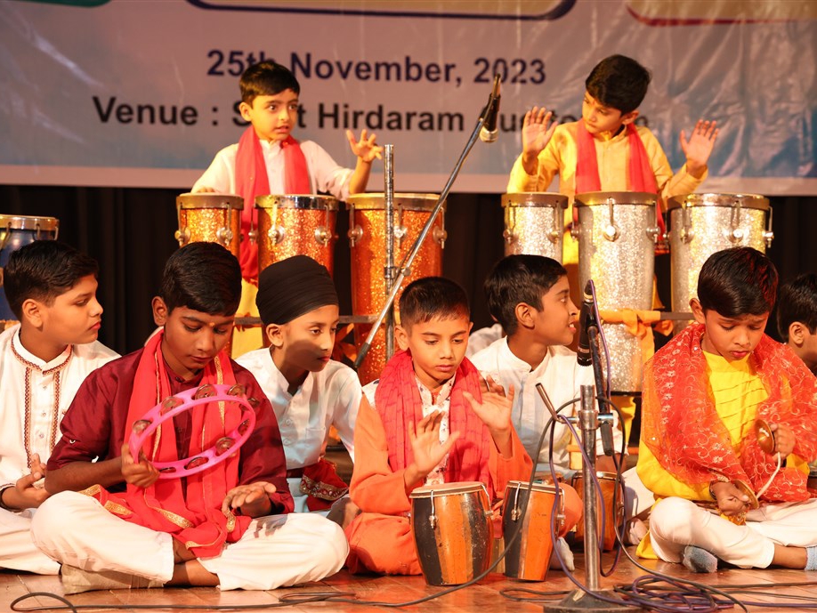 Colorful celebration of annual function at Mithi Govindram Public ...