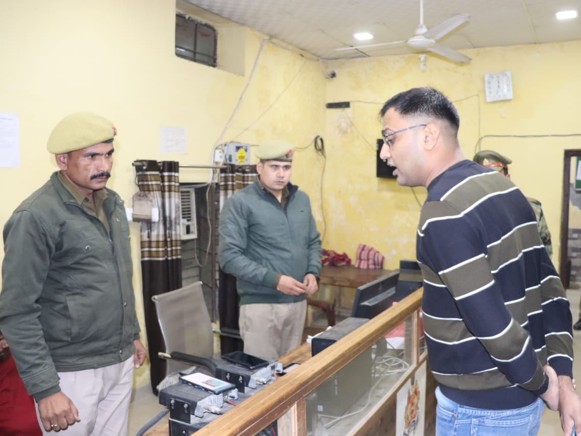 SP conducted surprise inspection of Nivada Baragaon and Khekra Kotwali ...