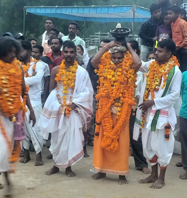 Worship of gods and goddesses at the marai-mela of Dugli | दुगली के ...