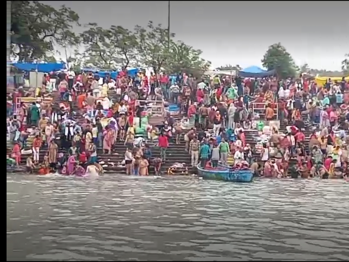 Lakhs of devotees took a dip in Vidur Kuti Ganga fair. | विदुर कुटी ...