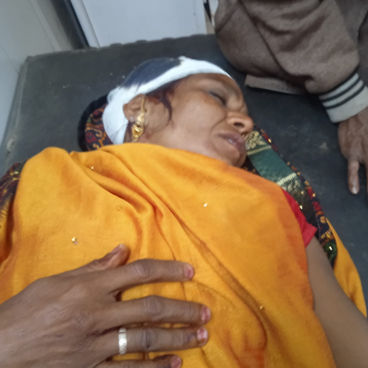 Stones pelted at auto in Haleda village, 1 woman seriously injured ...