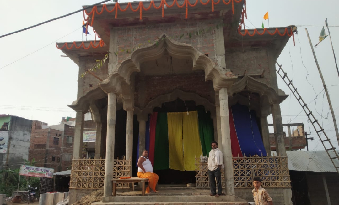 Devotees performed Maha Aarti at Chaiti Durga Temple in Machhua Patti ...