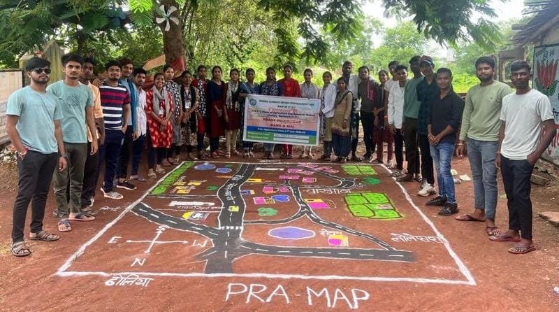 Students of Agriculture College made the map of Charbhatha with rangoli ...