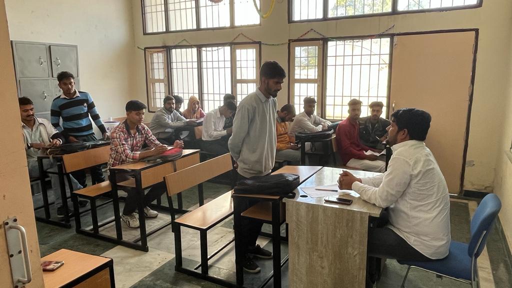 286 students selected in employment fair organized in ITI | आईटीआई में ...