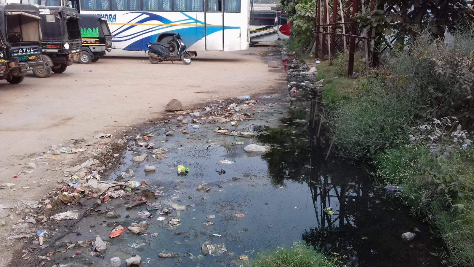 Drains not cleaned in new bus stand since last 3 months | 3 महीने से ...