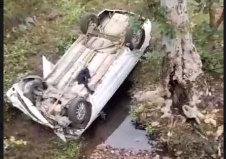 Car fell 20 feet from culvert | पुलिया से 20 फीट नीचे गिरी कार: शराब ...