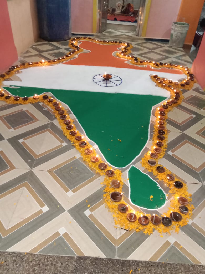 Made a map of India with Rangoli, decorated 251 lamps and performed ...