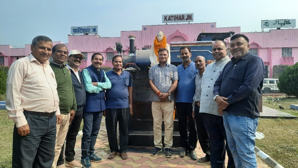 Kayastha family garlanded the first President on his birthday | प्रथम ...