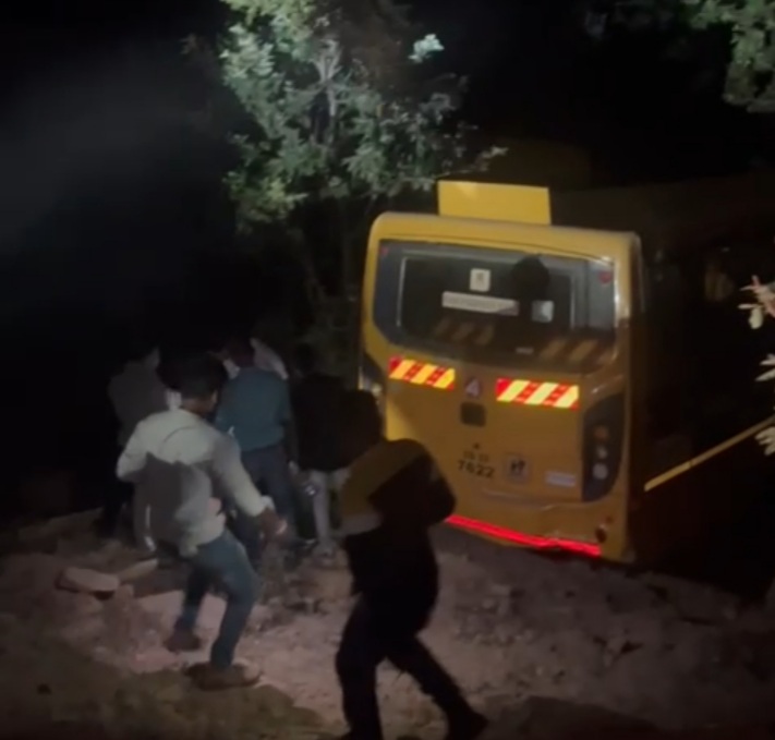 A tree saved a bus filled with 39 children from falling 150 feet. | 39 ...