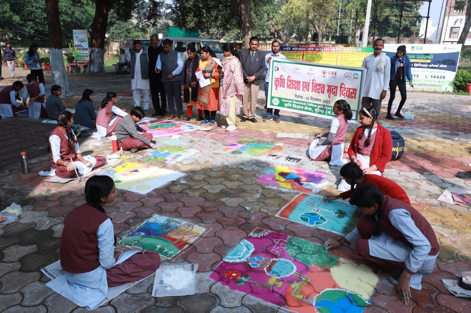 World Soil Day: Girl students told the importance of rangoli and poster ...