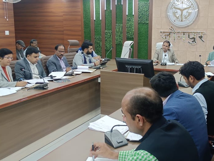 DM held meeting in Jaunpur | जौनपुर में डीएम ने की बैठक: राशन कार्ड में ...