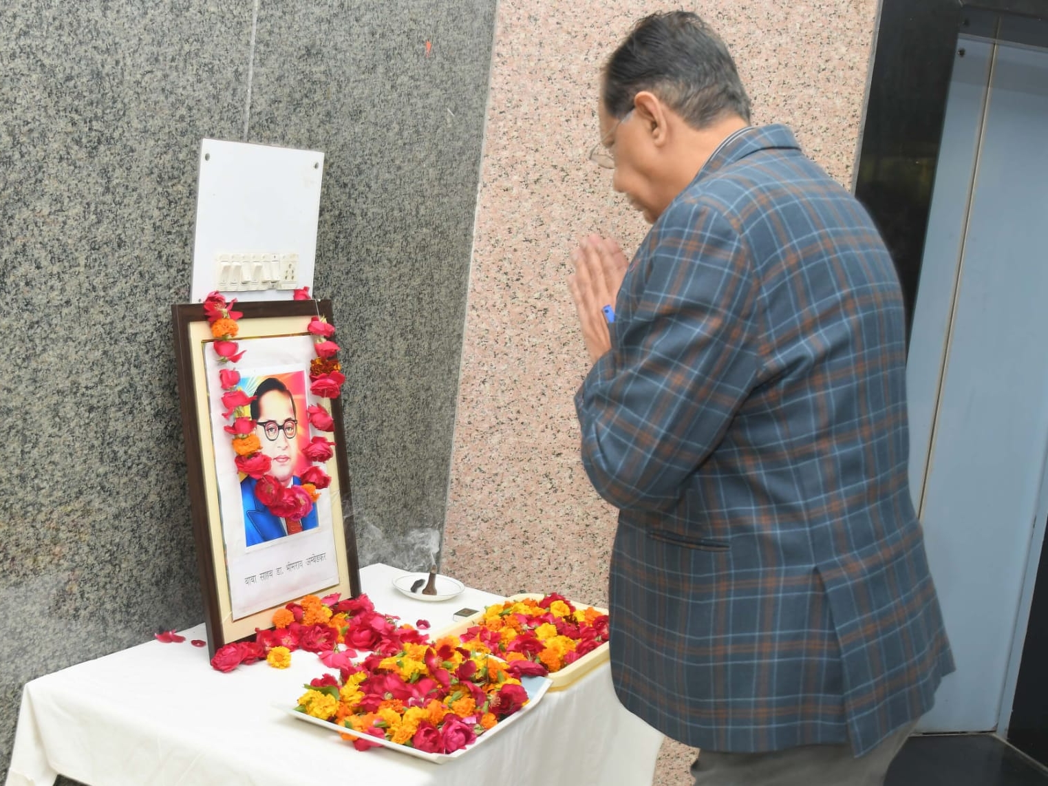 Tributes paid to Baba Saheb on his death anniversary in Etawah | इटावा ...
